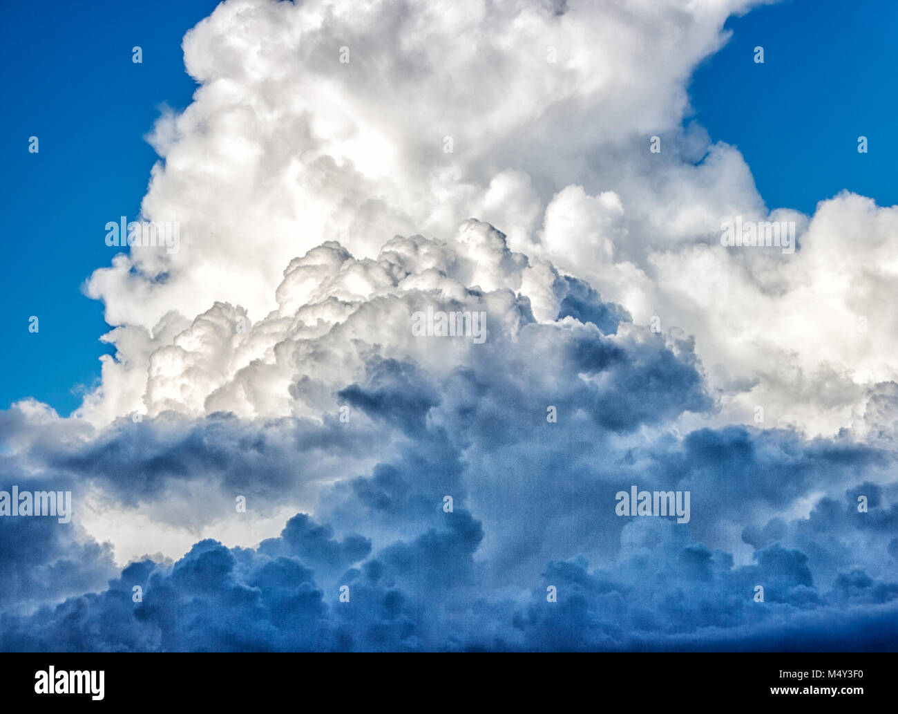 White dense clouds hi-res stock photography and images - Alamy
