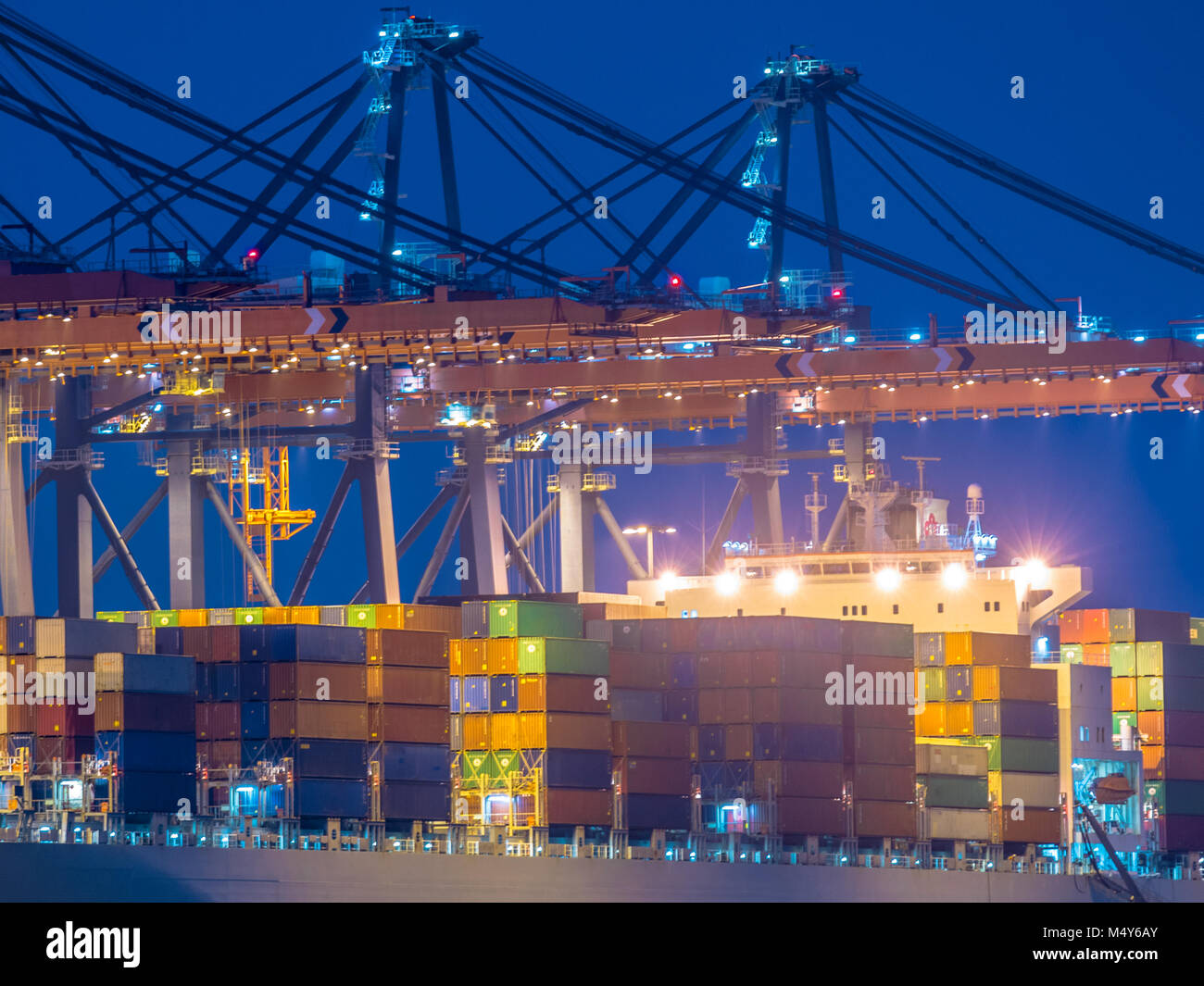 Automated container loading hi-res stock photography and images - Alamy