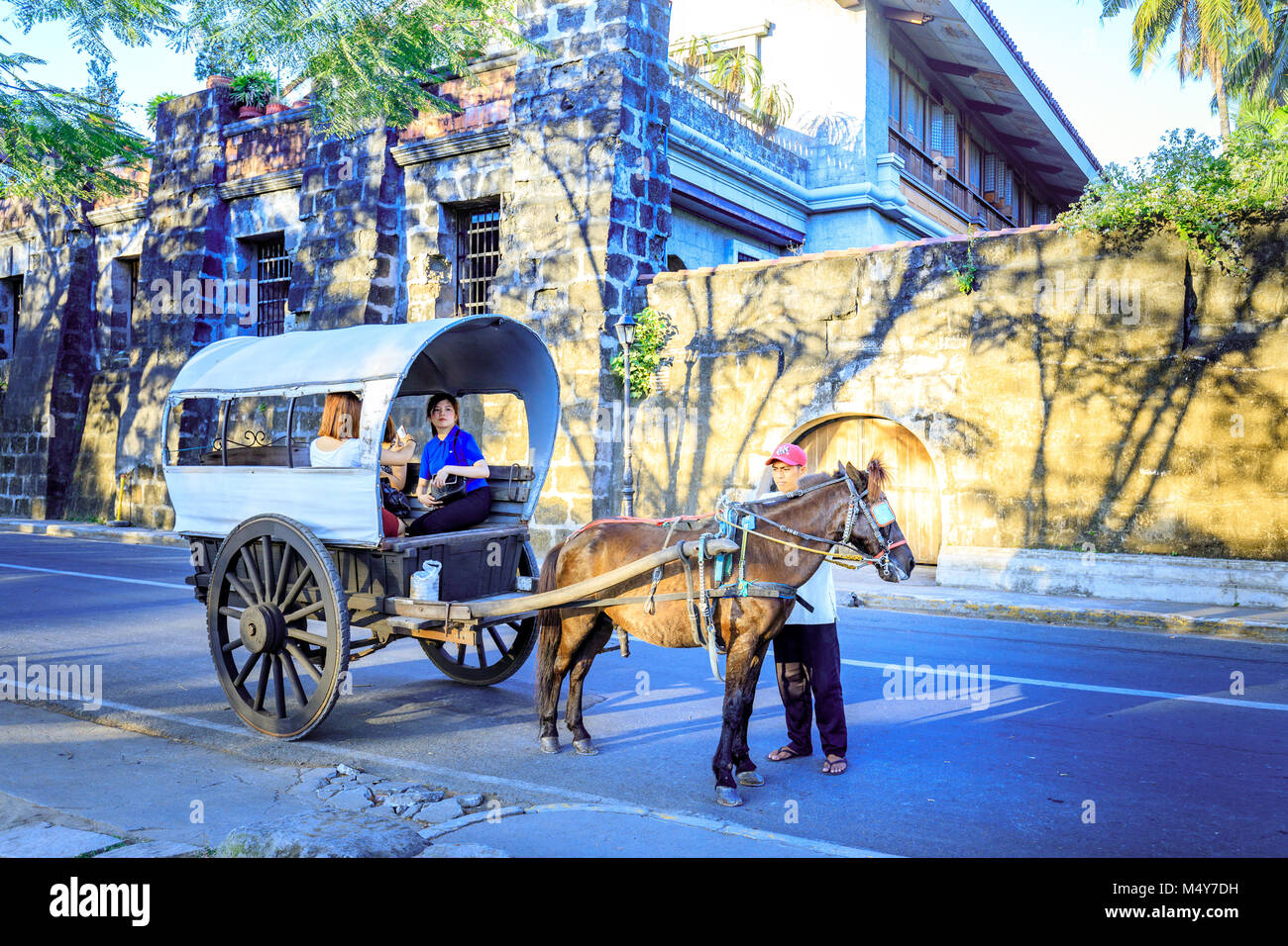 Filipino horse carriage cart hi-res stock photography and images - Alamy