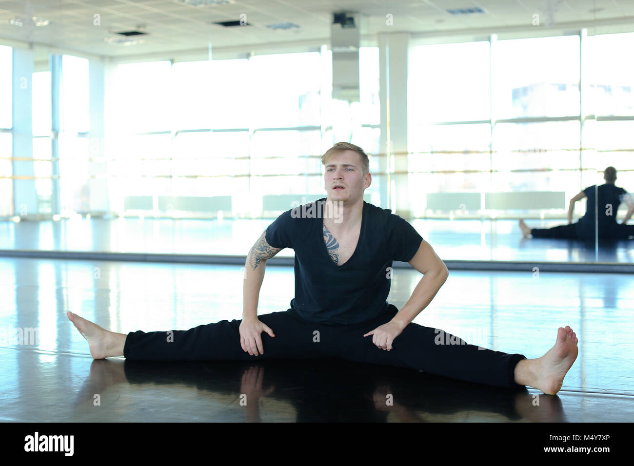 Male person doing handstand Stock Photo - Alamy Male person doing handstand Stock Photo - Alamy