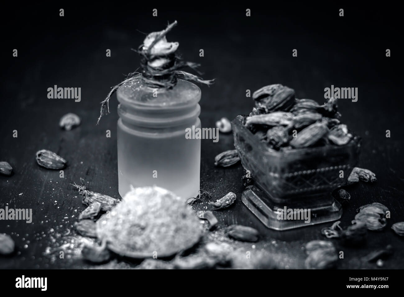 Health benefits of cardamom hi-res stock photography and images - Alamy