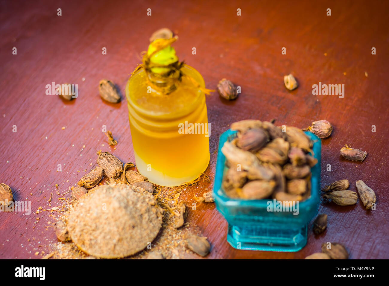 Health benefits of cardamom hi-res stock photography and images - Alamy