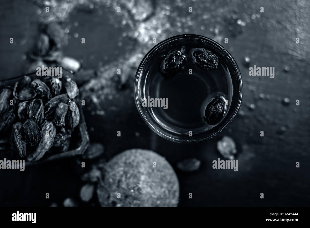 Health benefits of cardamom hi-res stock photography and images - Alamy