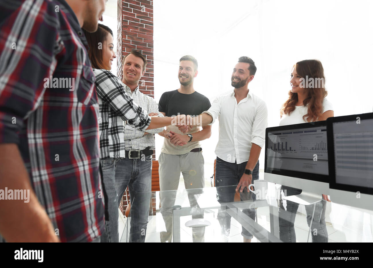 friendly handshake between Manager and employee Stock Photo - Alamy