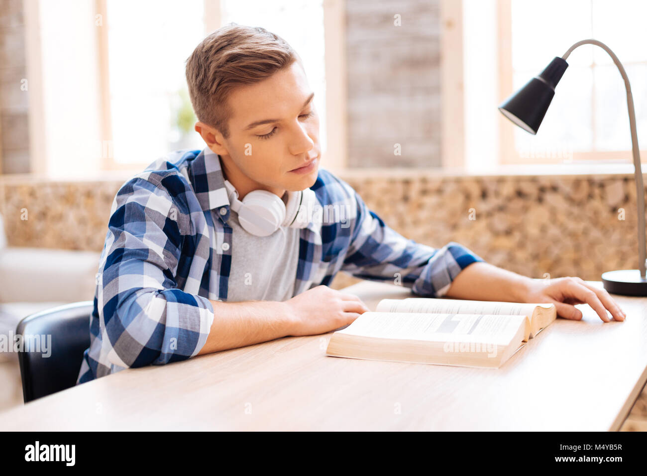 Avid reader hi-res stock photography and images - Alamy