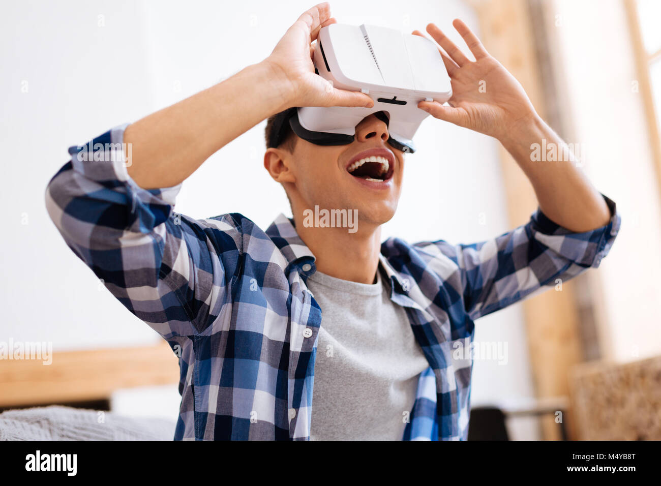 Happy teenager wearing a VR headset Stock Photo - Alamy