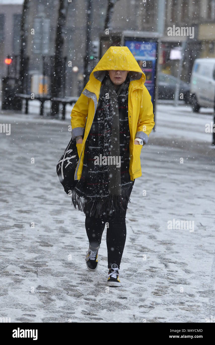 Snow falls in Dundee, Scotland. Featuring: atmosphere Where: Dundee ...
