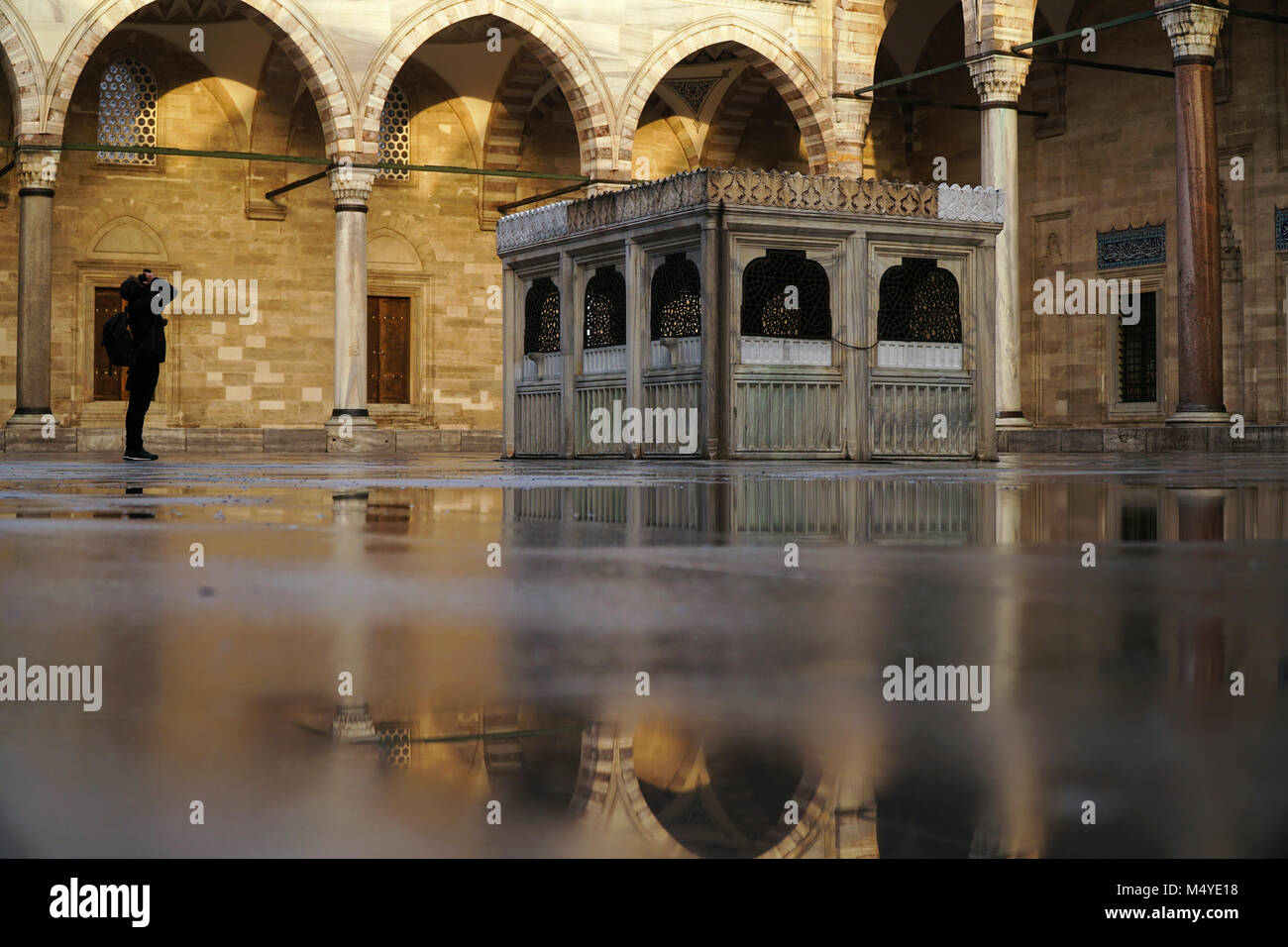 Courtyard water feature hi-res stock photography and images - Alamy