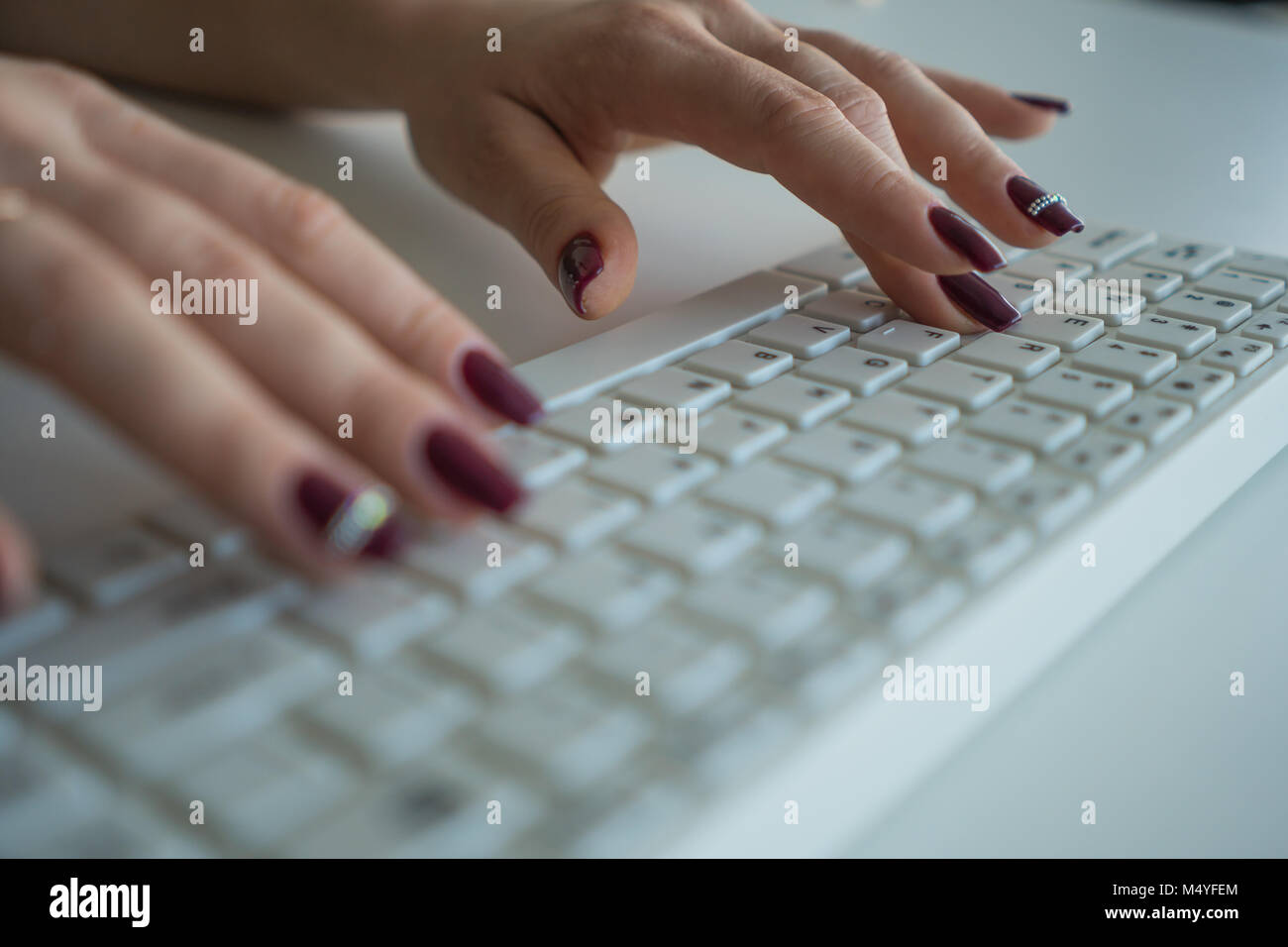 Fingers typing message hi-res stock photography and images - Alamy