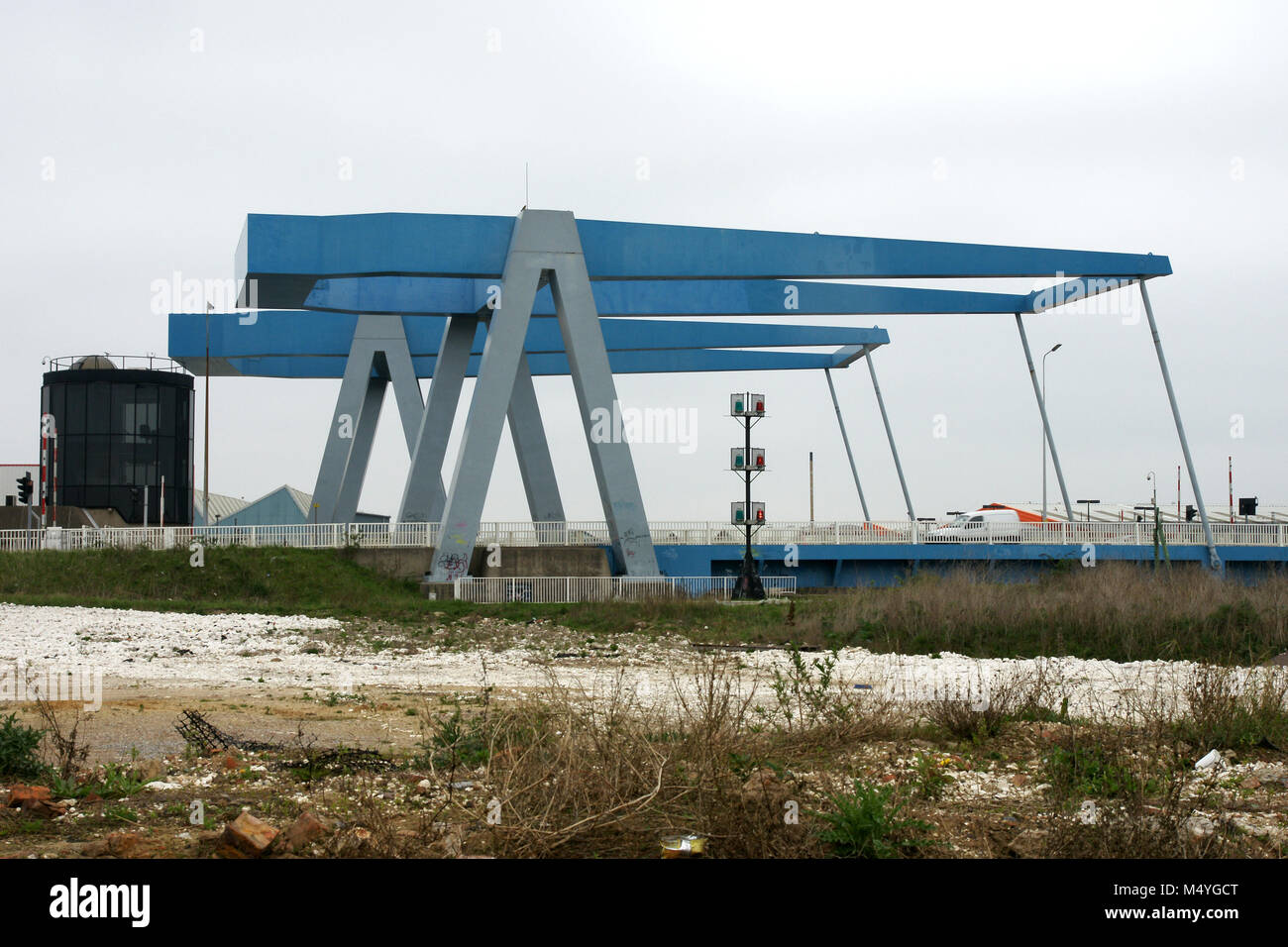 Twin Lift Road Bridges High Resolution Stock Photography and Images - Alamy