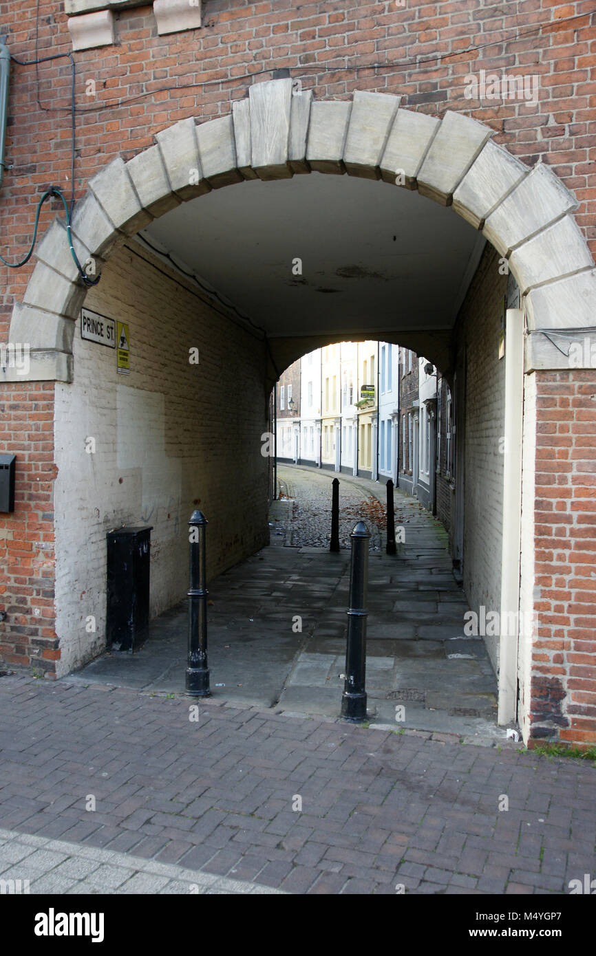Hull old town hi-res stock photography and images - Alamy