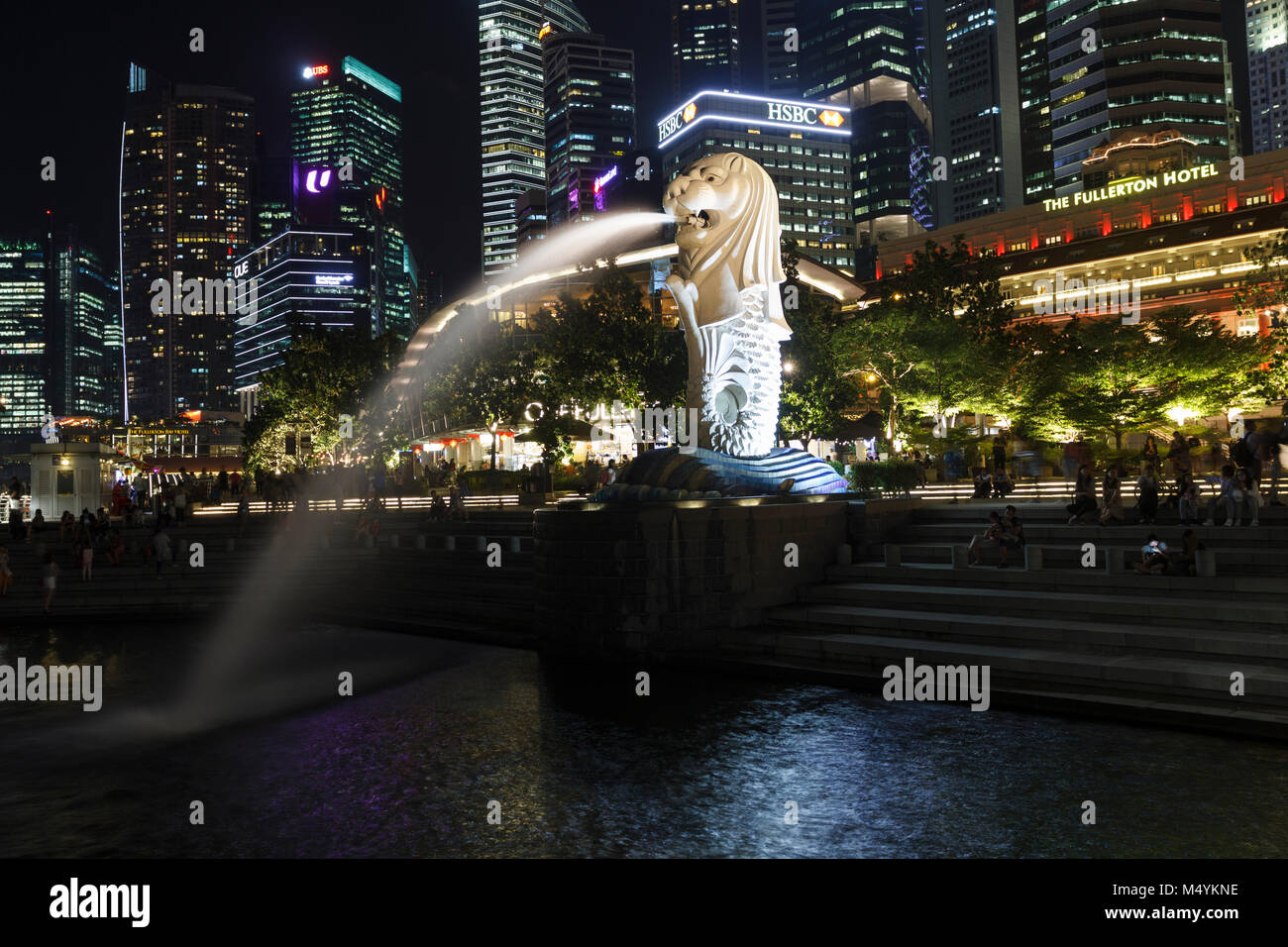 Merlion lit up at night, Merlion Park, Singapore Stock Photo - Alamy