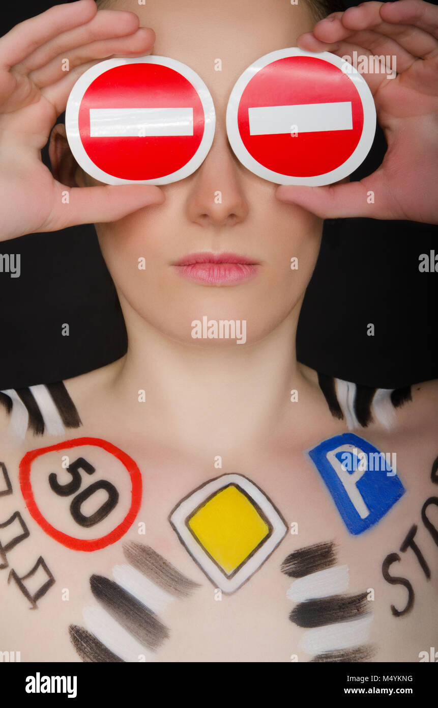 Body painted woman hi-res stock photography and images - Alamy