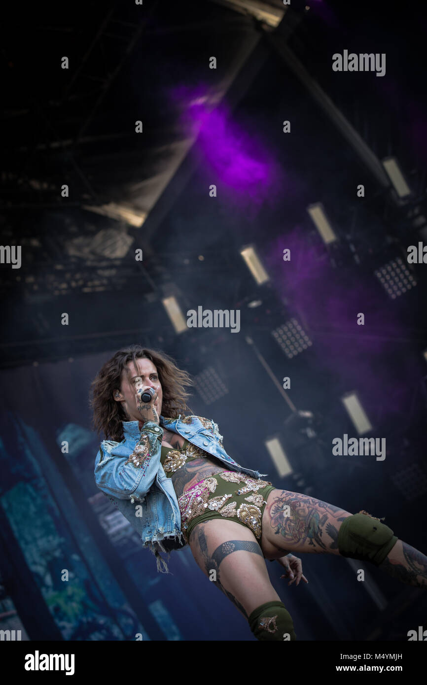 Jennifer rostock hi-res stock photography and images - Alamy