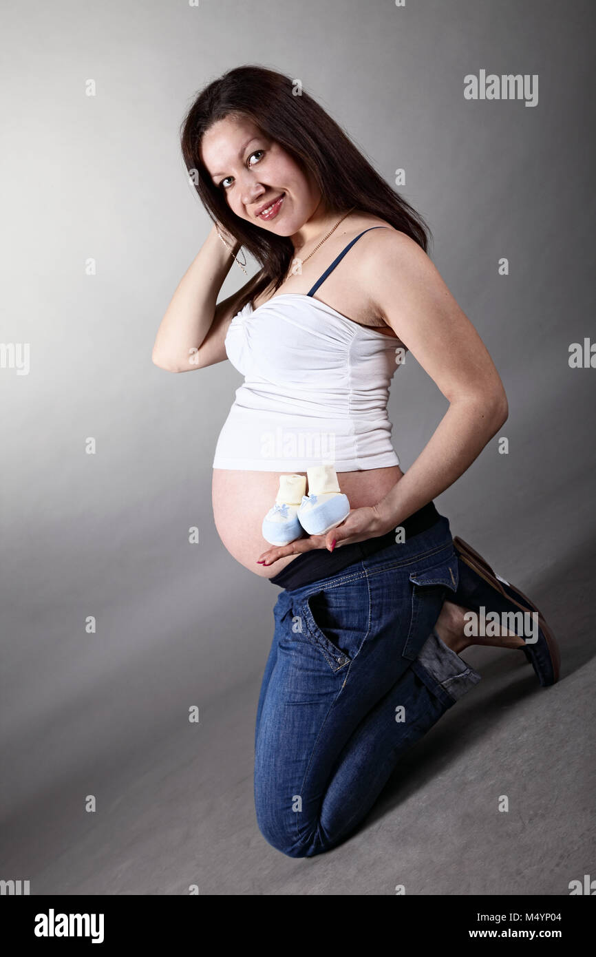 Elegant pregnancy hi-res stock photography and images - Alamy