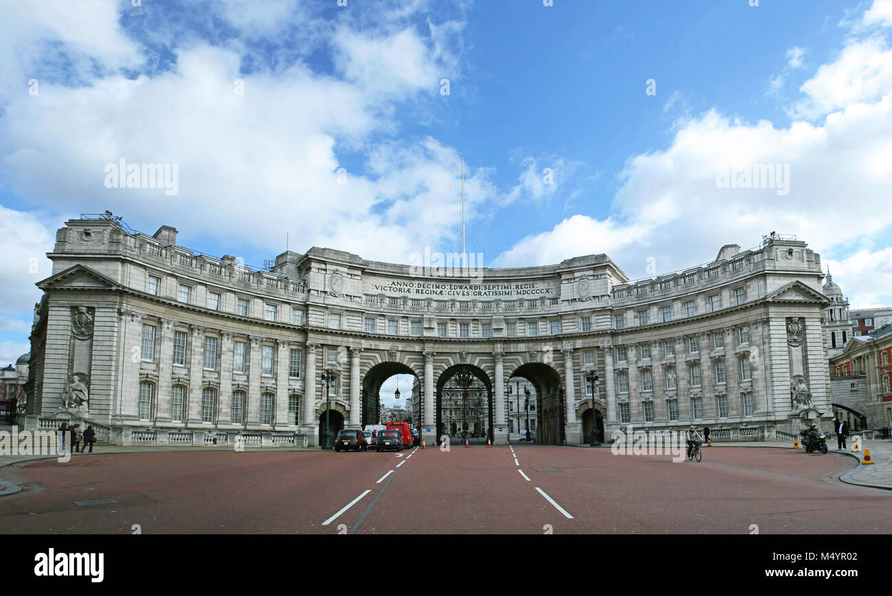 Admiralty gate hi-res stock photography and images - Alamy