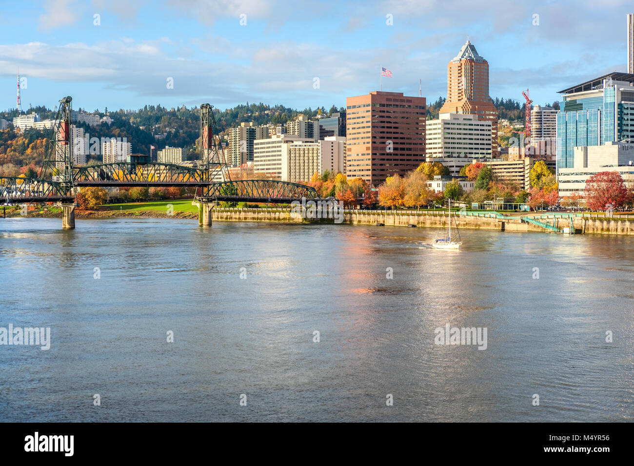 Portland oregon skyline hi-res stock photography and images - Alamy
