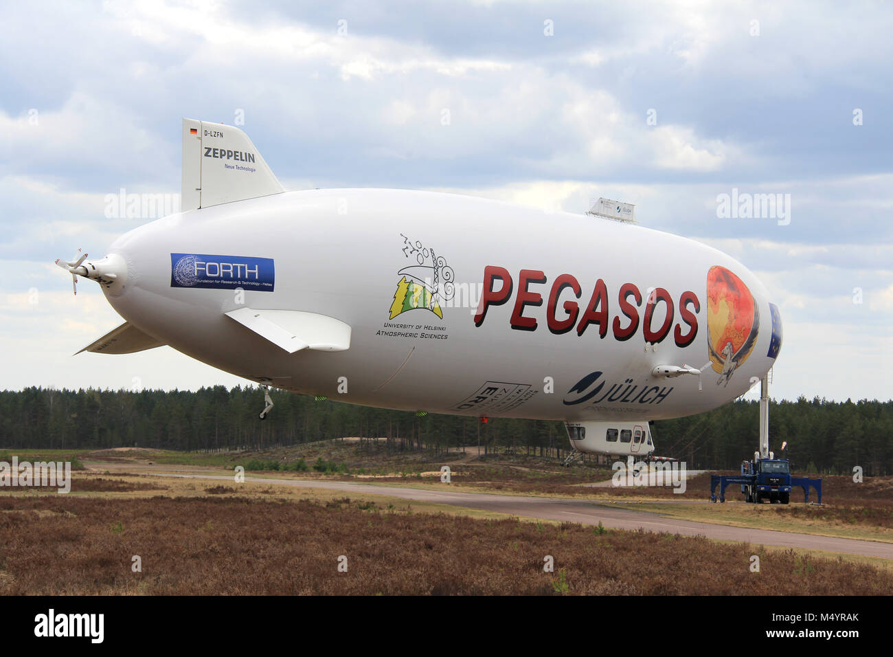 Rigid airship hi-res stock photography and images - Alamy