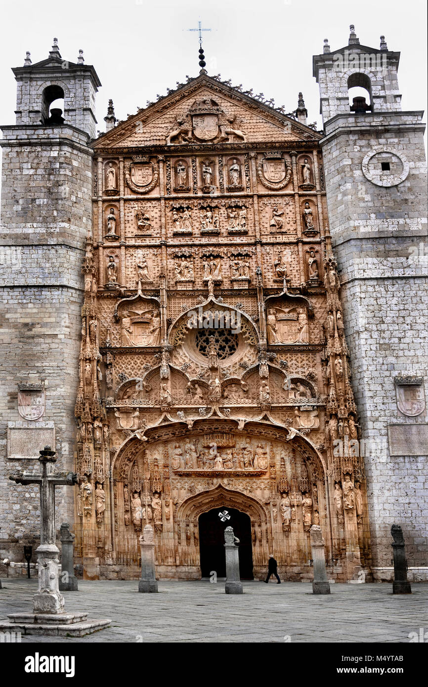 Sculptures of front facade (details) The Iglesia conventual de San ...