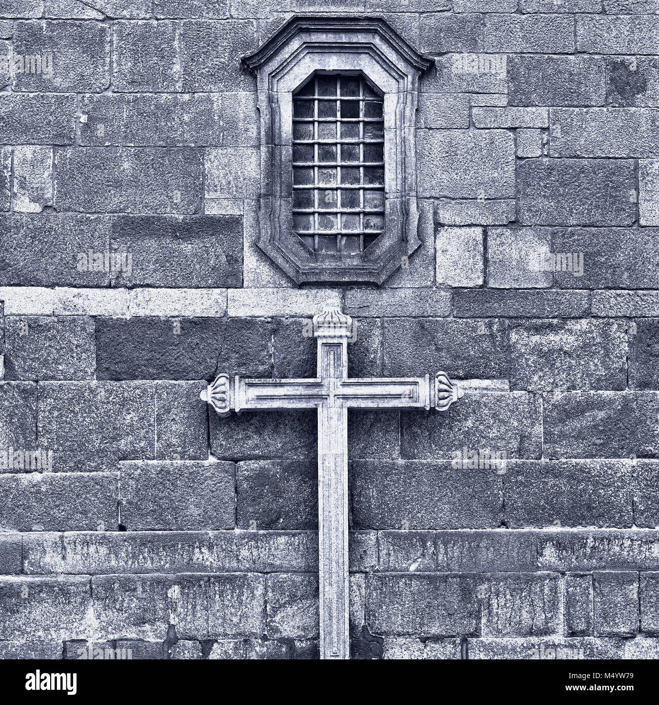 Vintage stone cross hi-res stock photography and images - Alamy