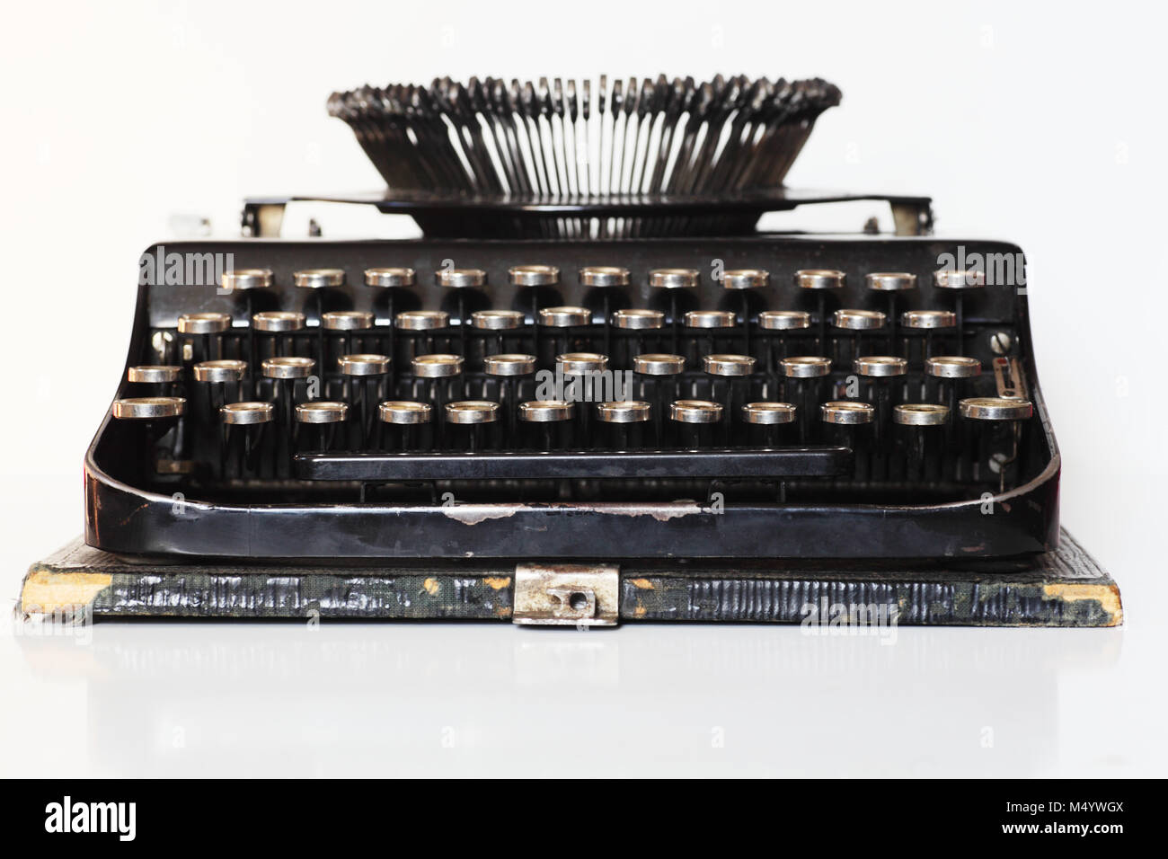 ancient portable typewriter Stock Photo - Alamy