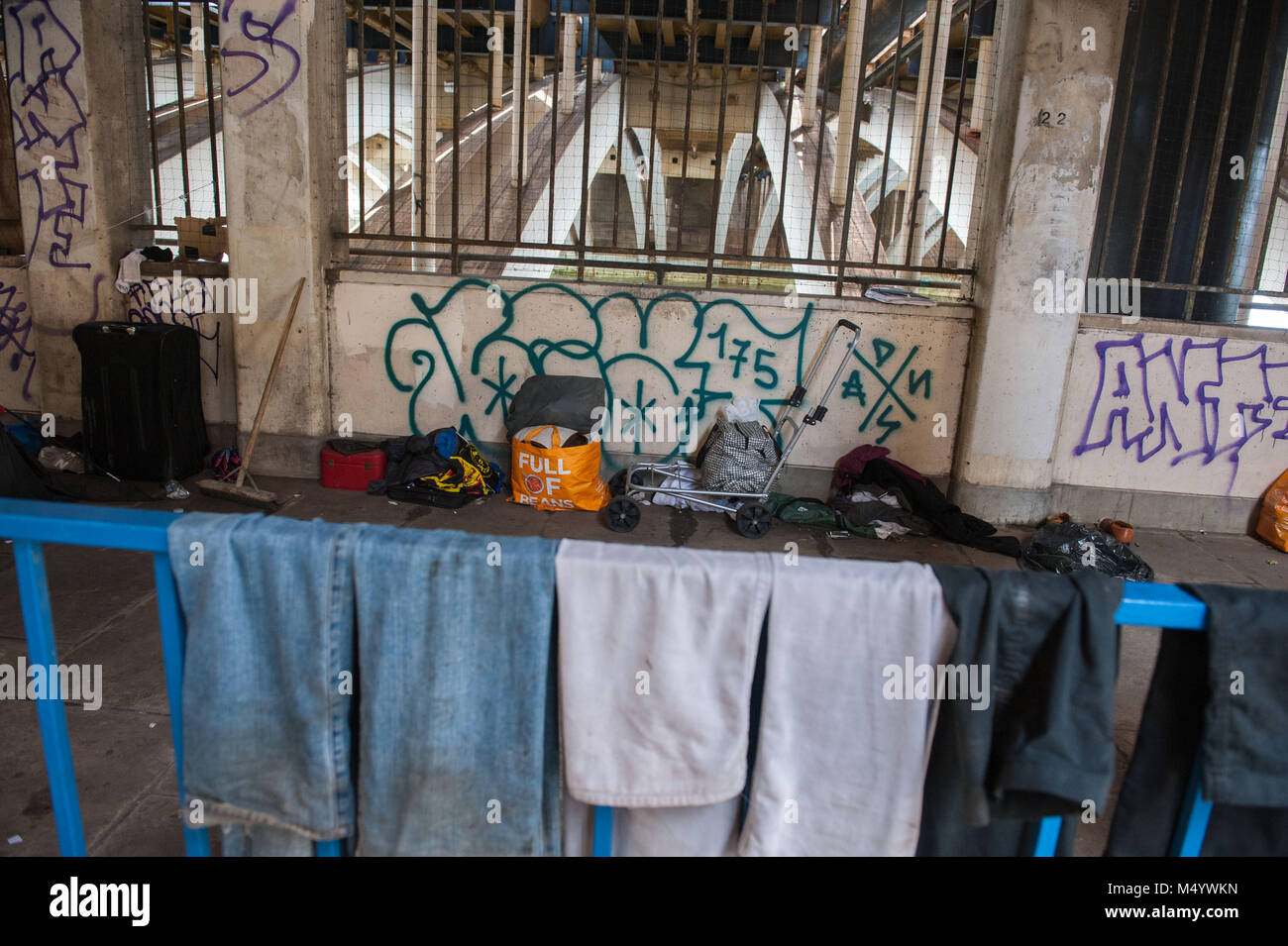 London, United Kingdom. Refugees tend camp, Vauxhall bridge Stock Photo ...