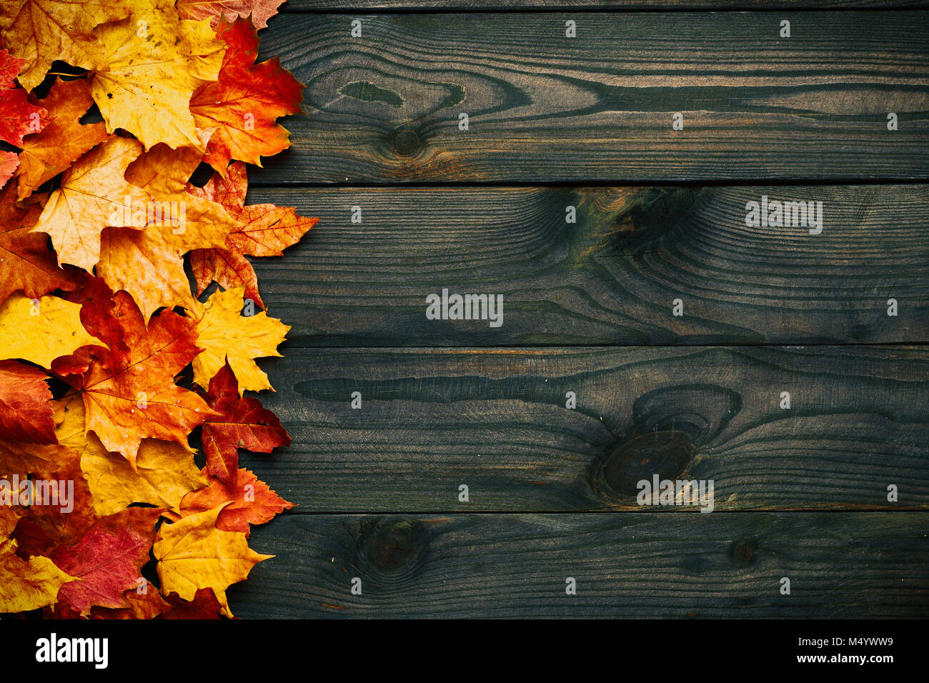 Wooden background with autumn leaves Stock Photo - Alamy