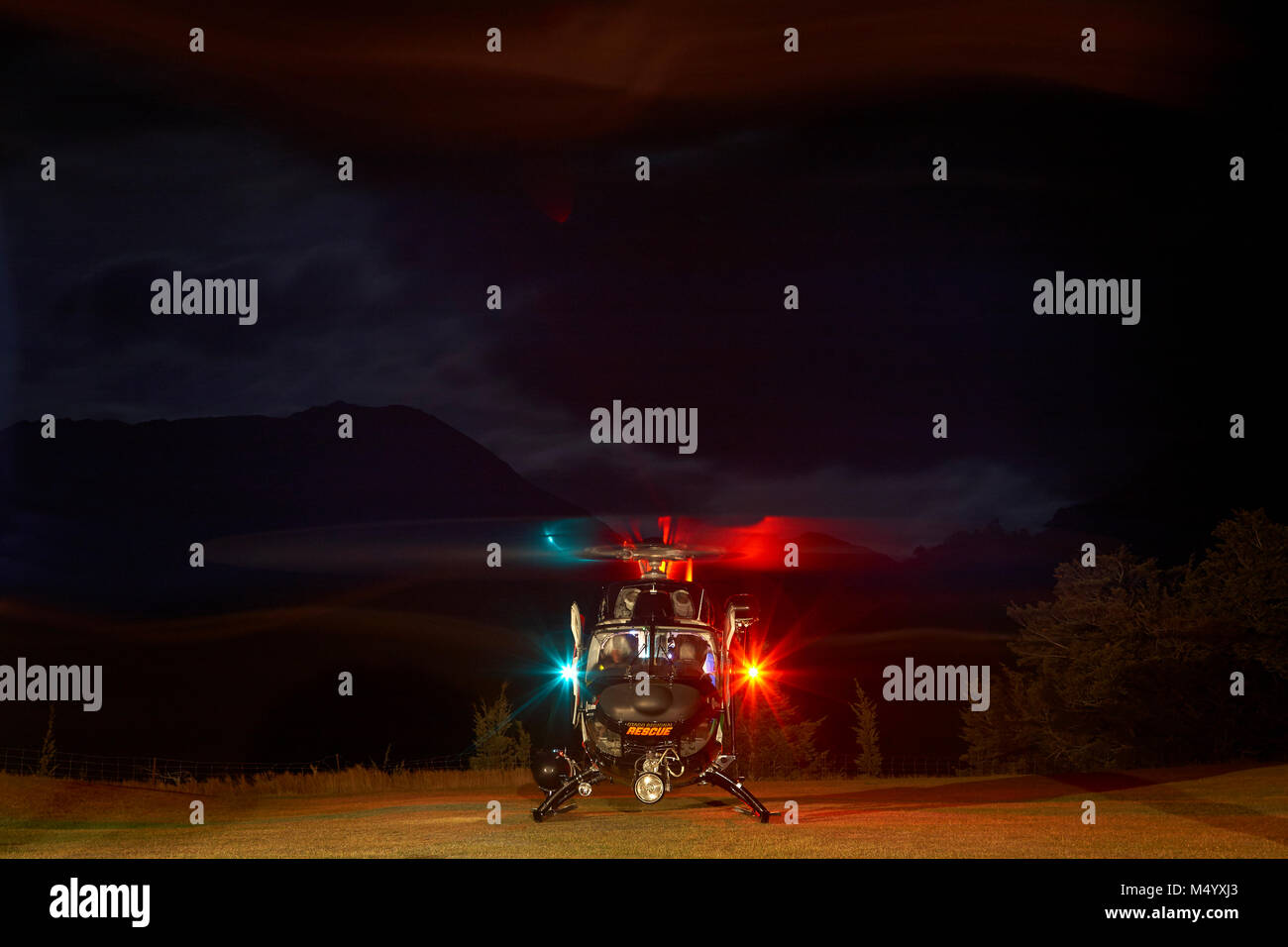 Helicopter at night hi-res stock photography and images - Alamy