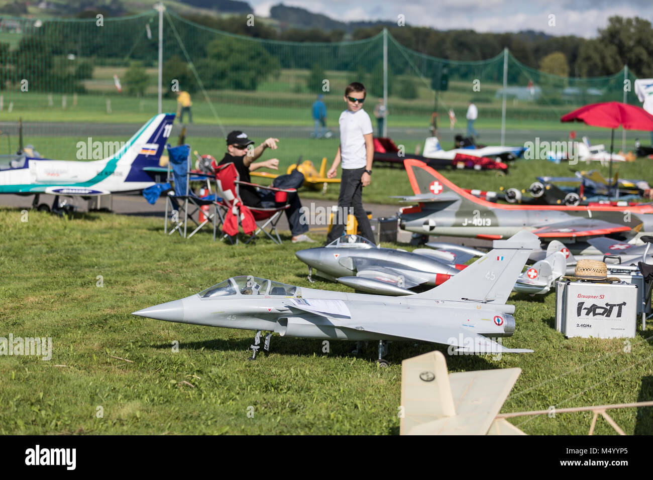Flying model airplane hi-res stock photography and images - Alamy