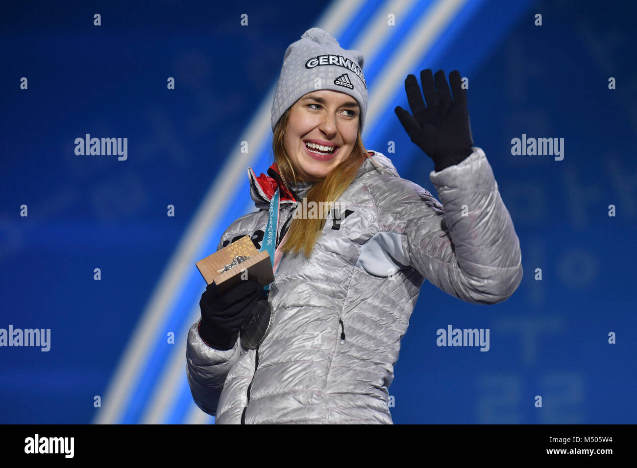 Jacqueline LOELLING, Lolling, (GER) with Silbermedaille. Medaille, 2 ...