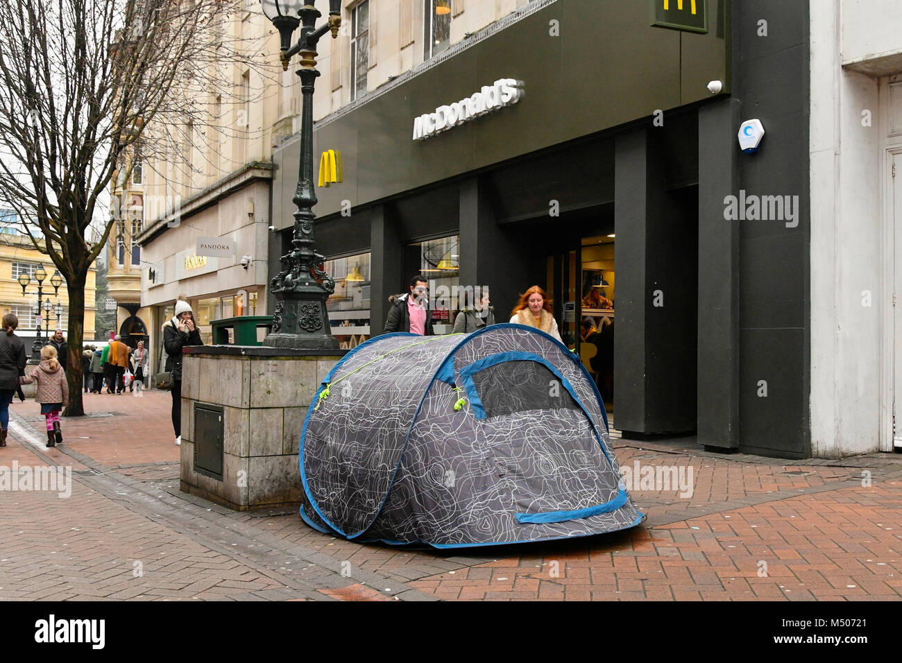 Bournemouth, Dorset, UK. 19th February 2018. Homeless man's tent on the ...