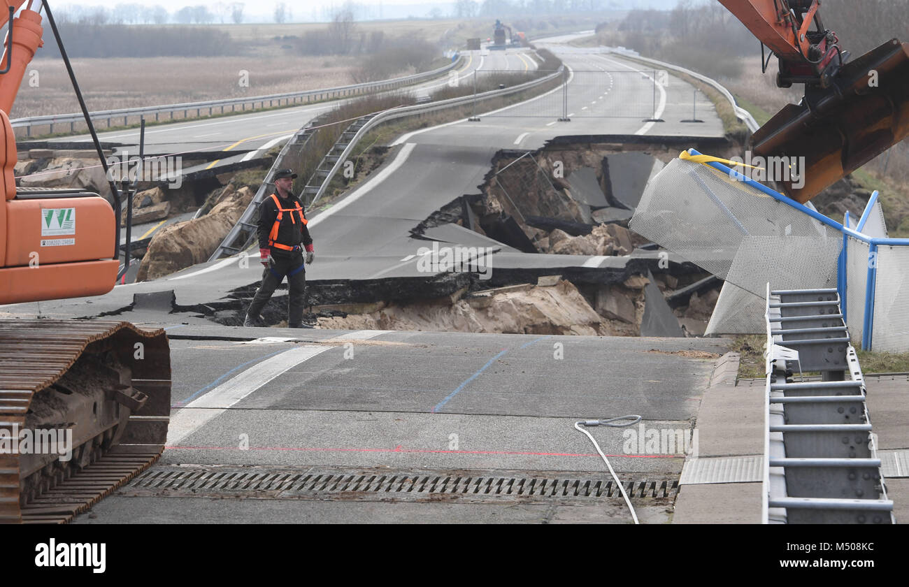 Sinking piece hi-res stock photography and images - Alamy