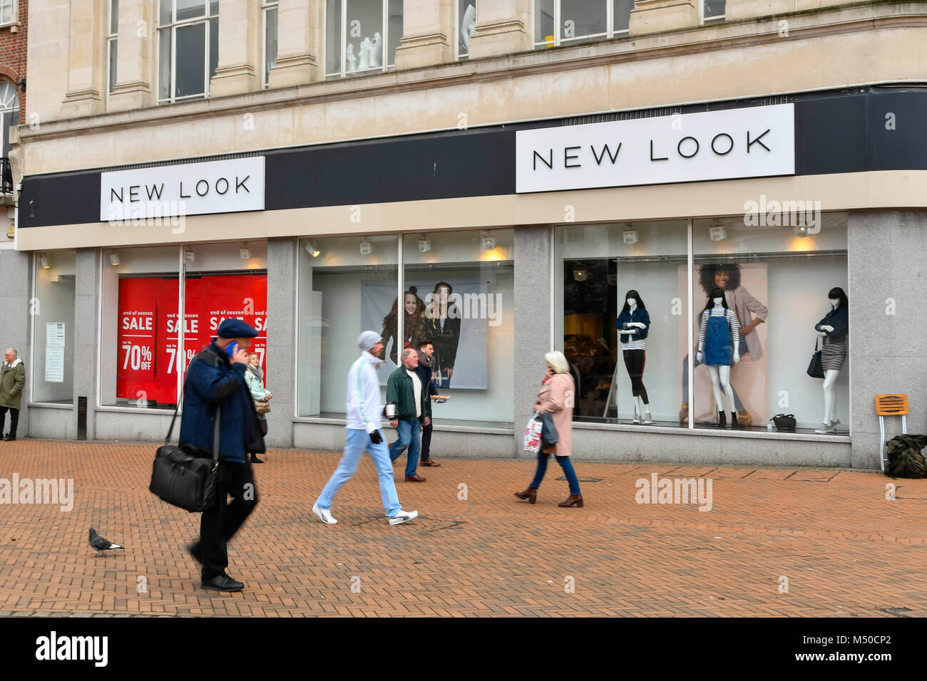 New look shop hi-res stock photography and images - Alamy
