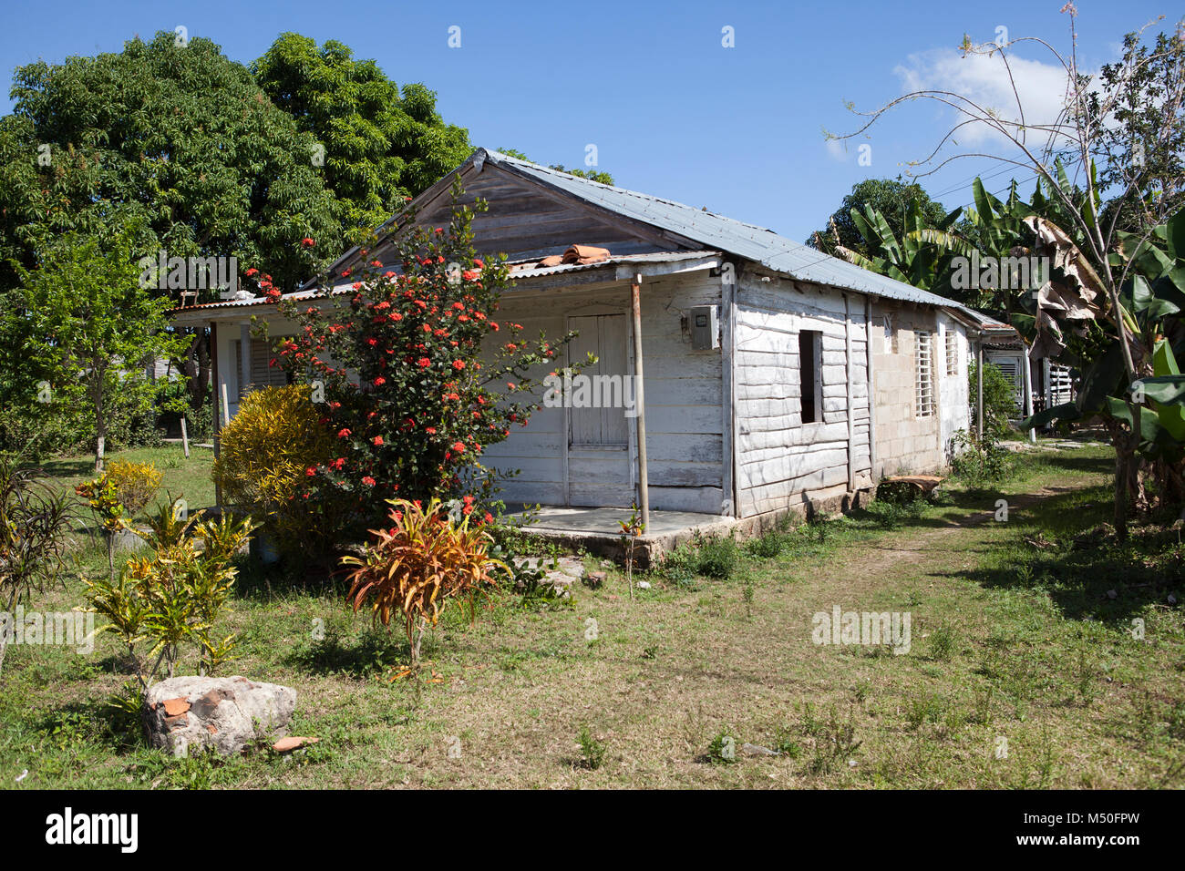 Old wooden house in rural areas in Cuba Stock Photo - Alamy
