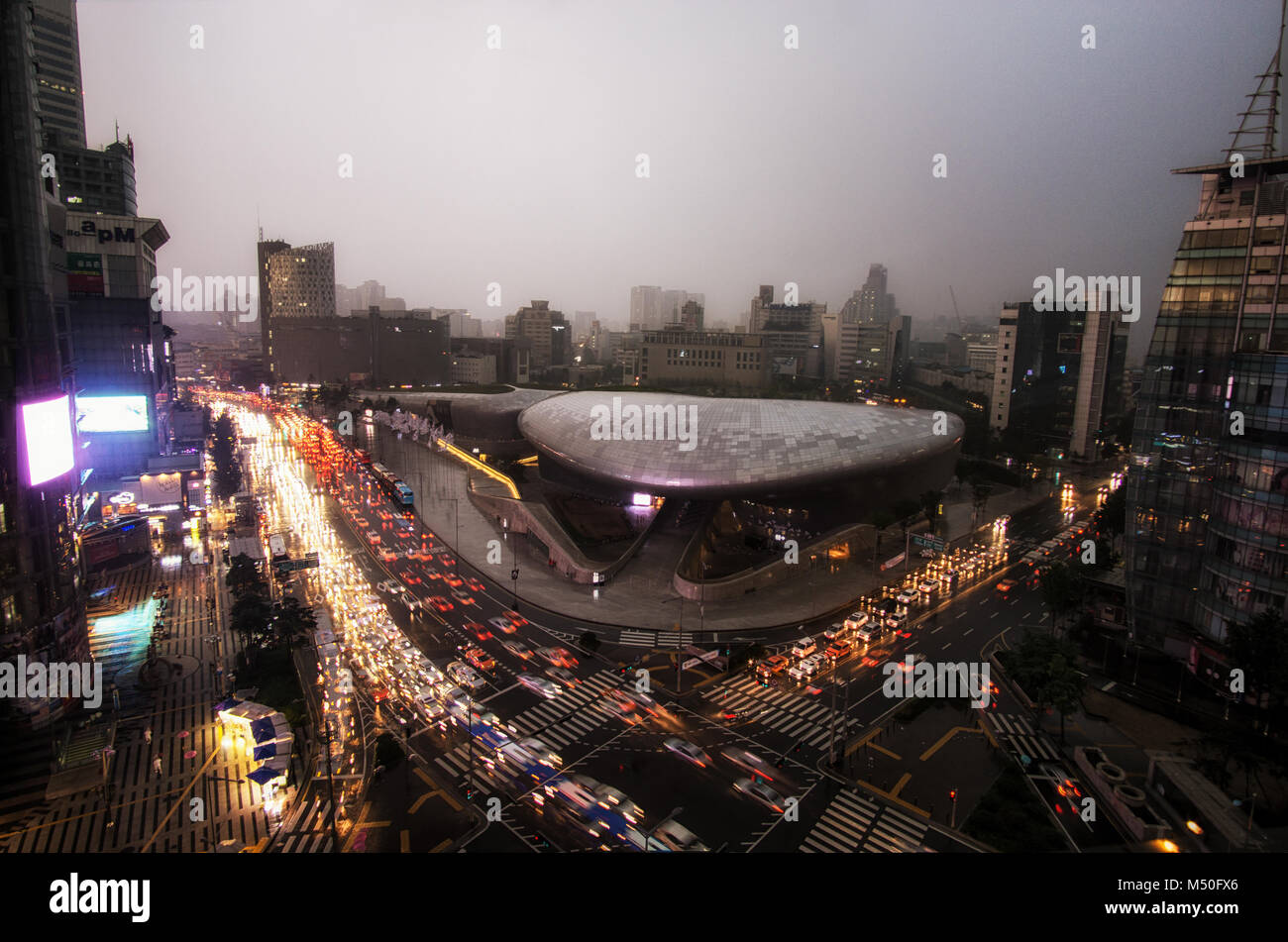 Dongdaemun shopping mall hi-res stock photography and images - Alamy