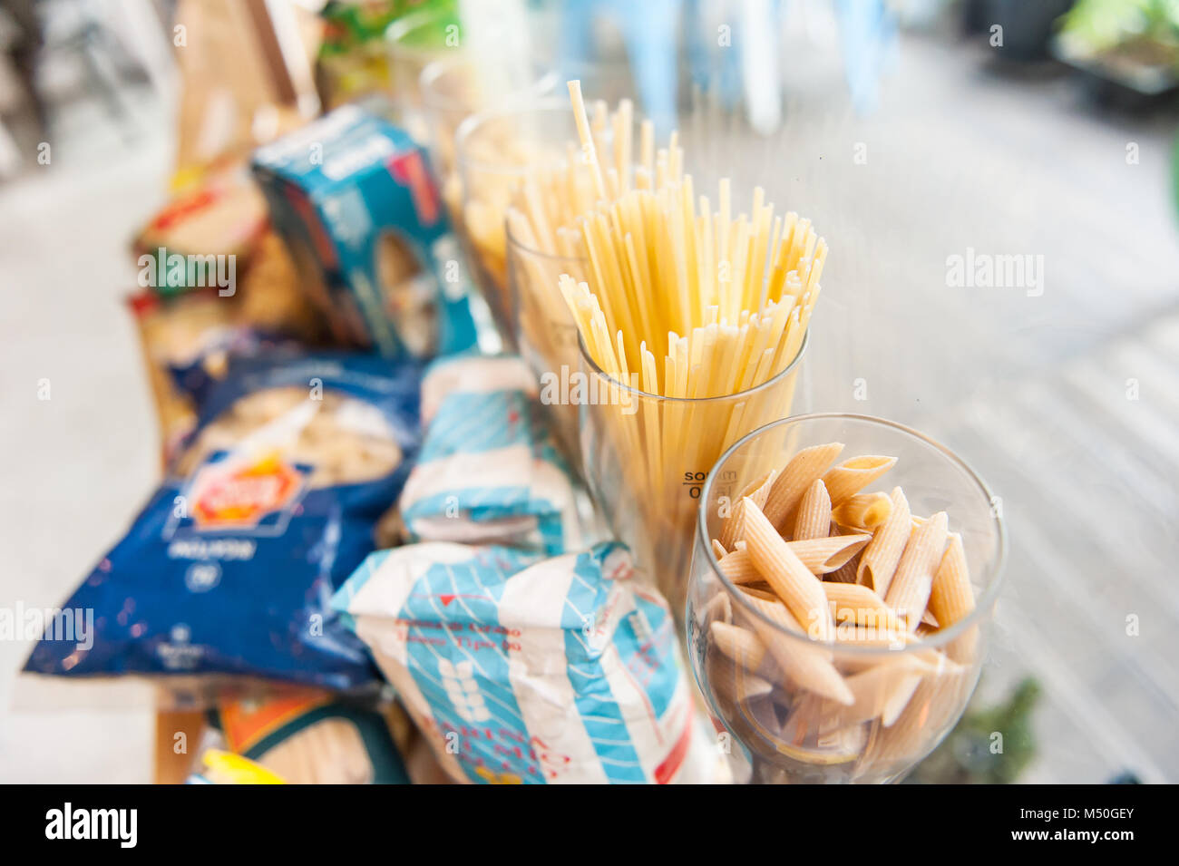 The display dried spaghetti pasta Stock Photo - Alamy