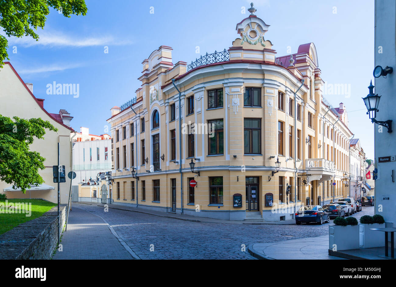 Puppet theater building hi-res stock photography and images - Alamy