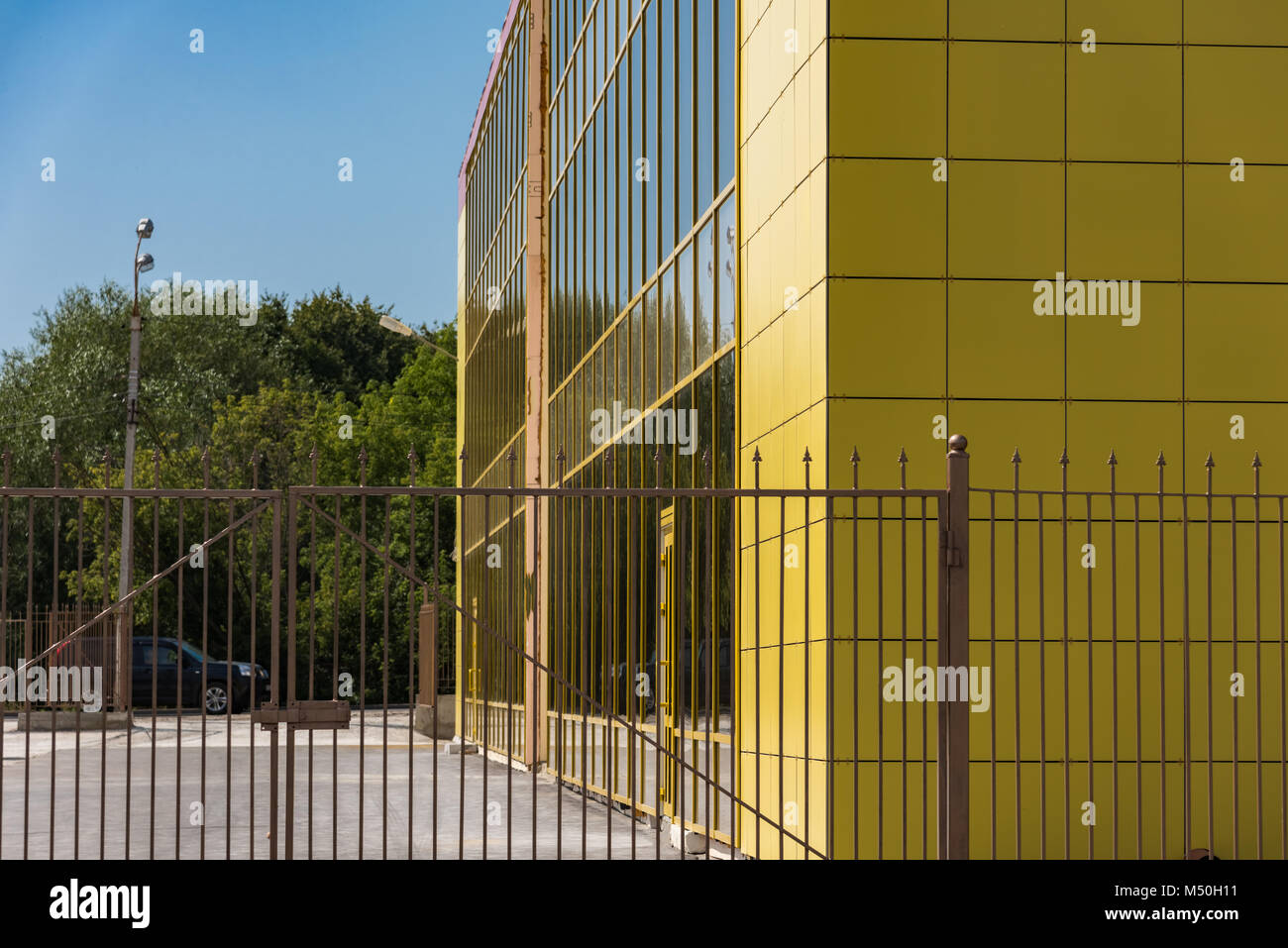 Building structure yellow orange hi-res stock photography and images ...