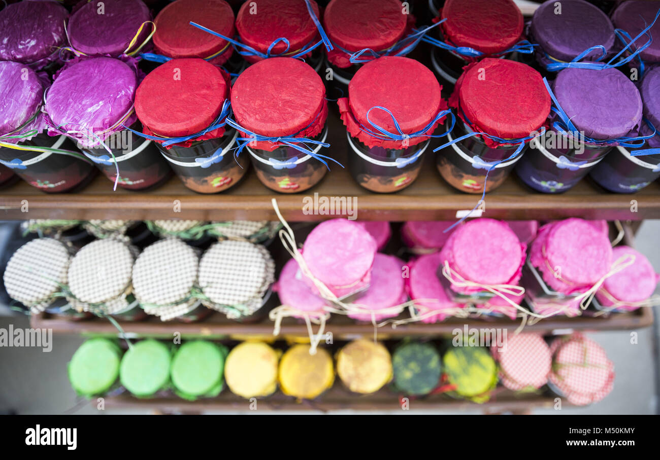 Jam jars row hi-res stock photography and images - Alamy