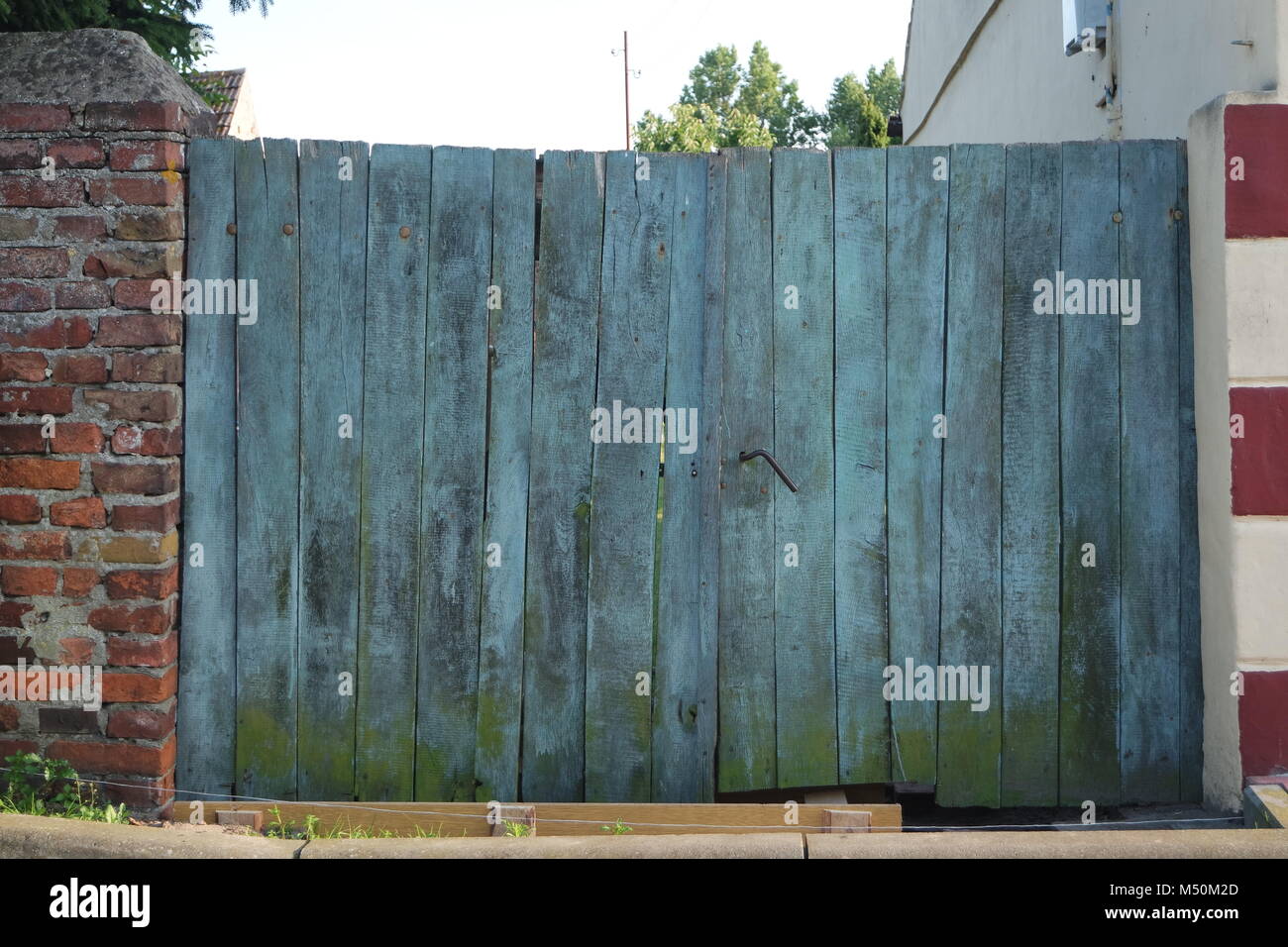 Old wooden gate Stock Photo - Alamy
