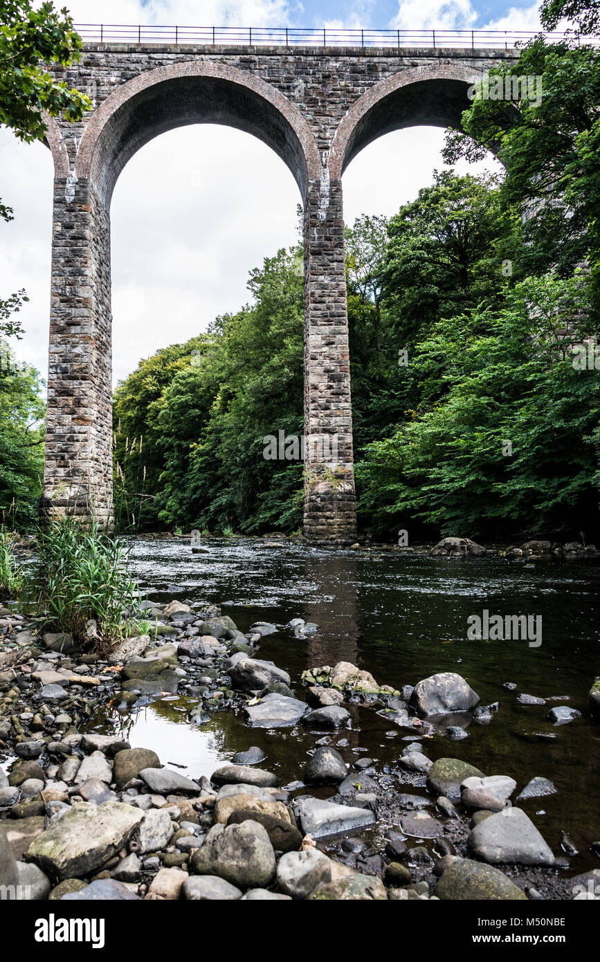 Almondell viaduct hi-res stock photography and images - Alamy