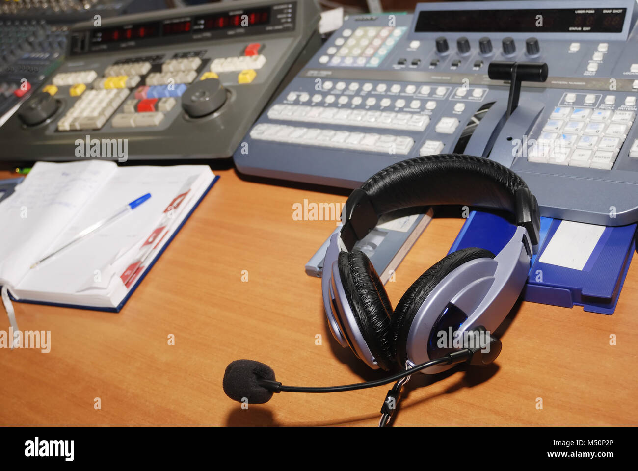 workplace television editor Stock Photo - Alamy