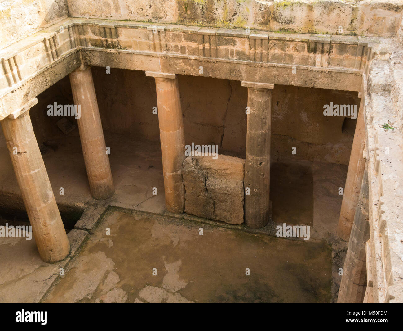 Covered atrium hi-res stock photography and images - Alamy