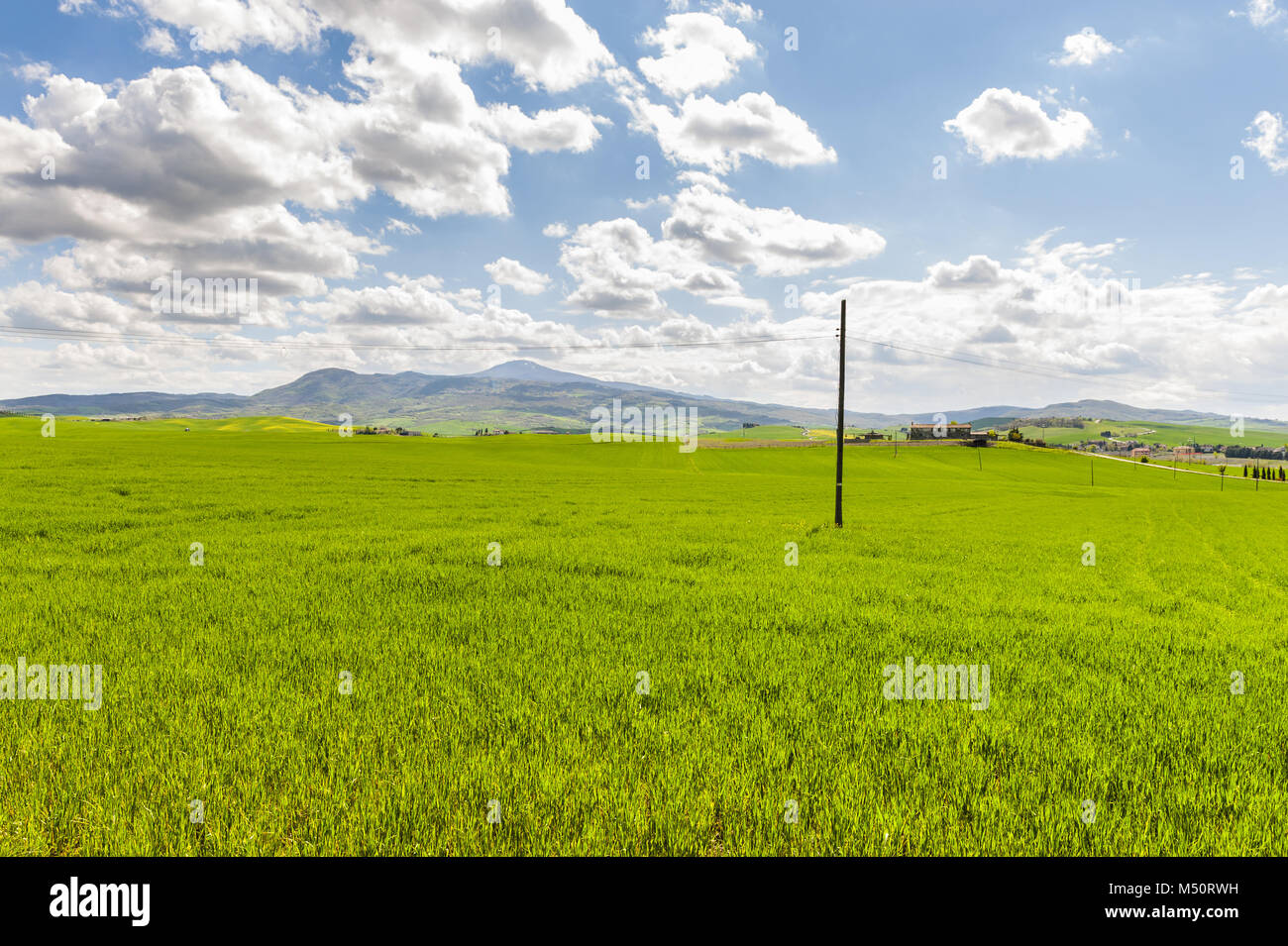 Farmhouse and fields hi-res stock photography and images - Alamy