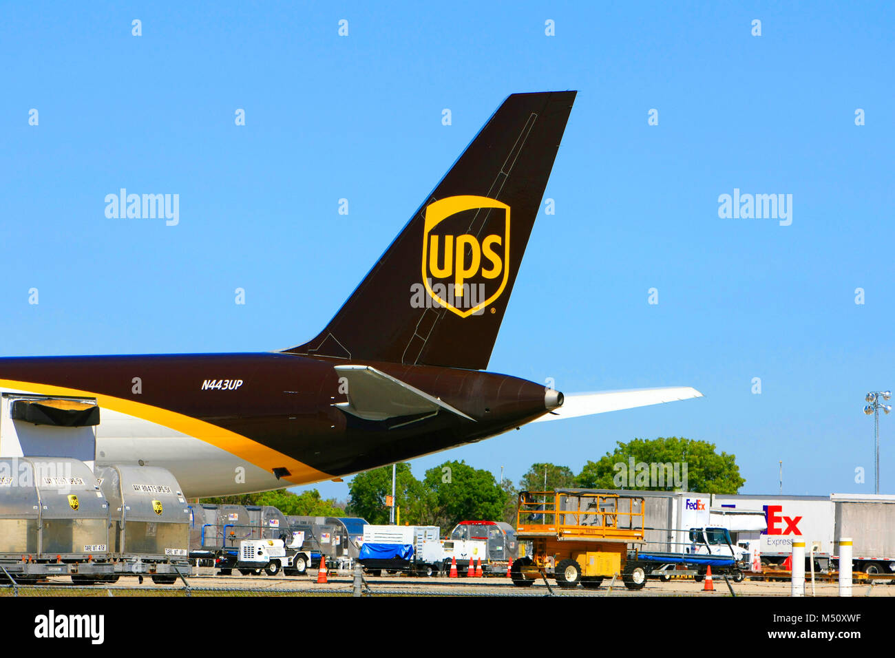 Cargo Plane Loading High Resolution Stock Photography and Images - Alamy