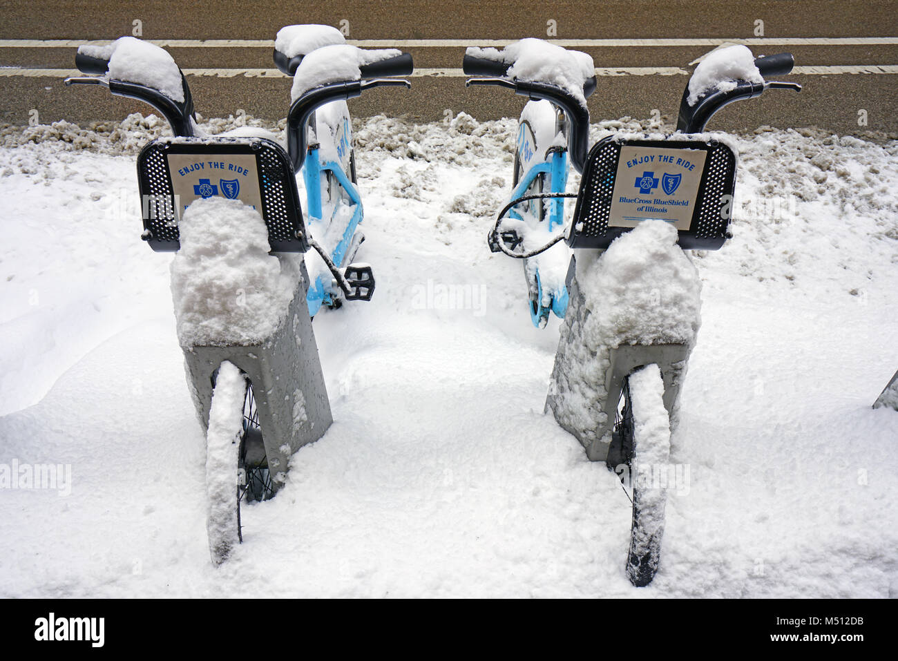 Winter in Chicago. Snow covers Divvy bike shares blue Bixi bicycles ...