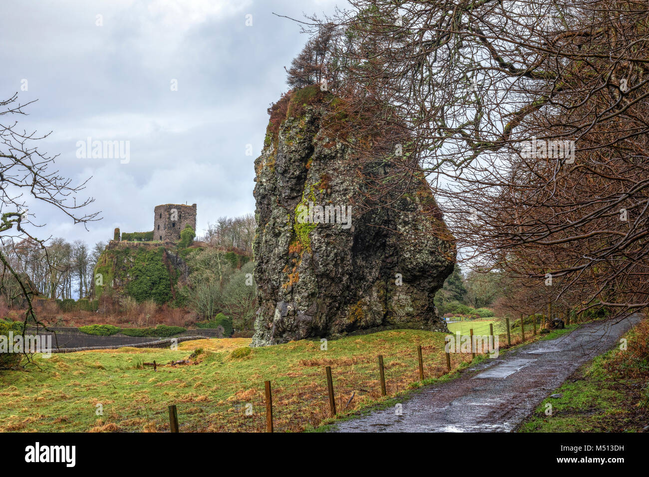 Dog stone, dunollie castle hi-res stock photography and images - Alamy