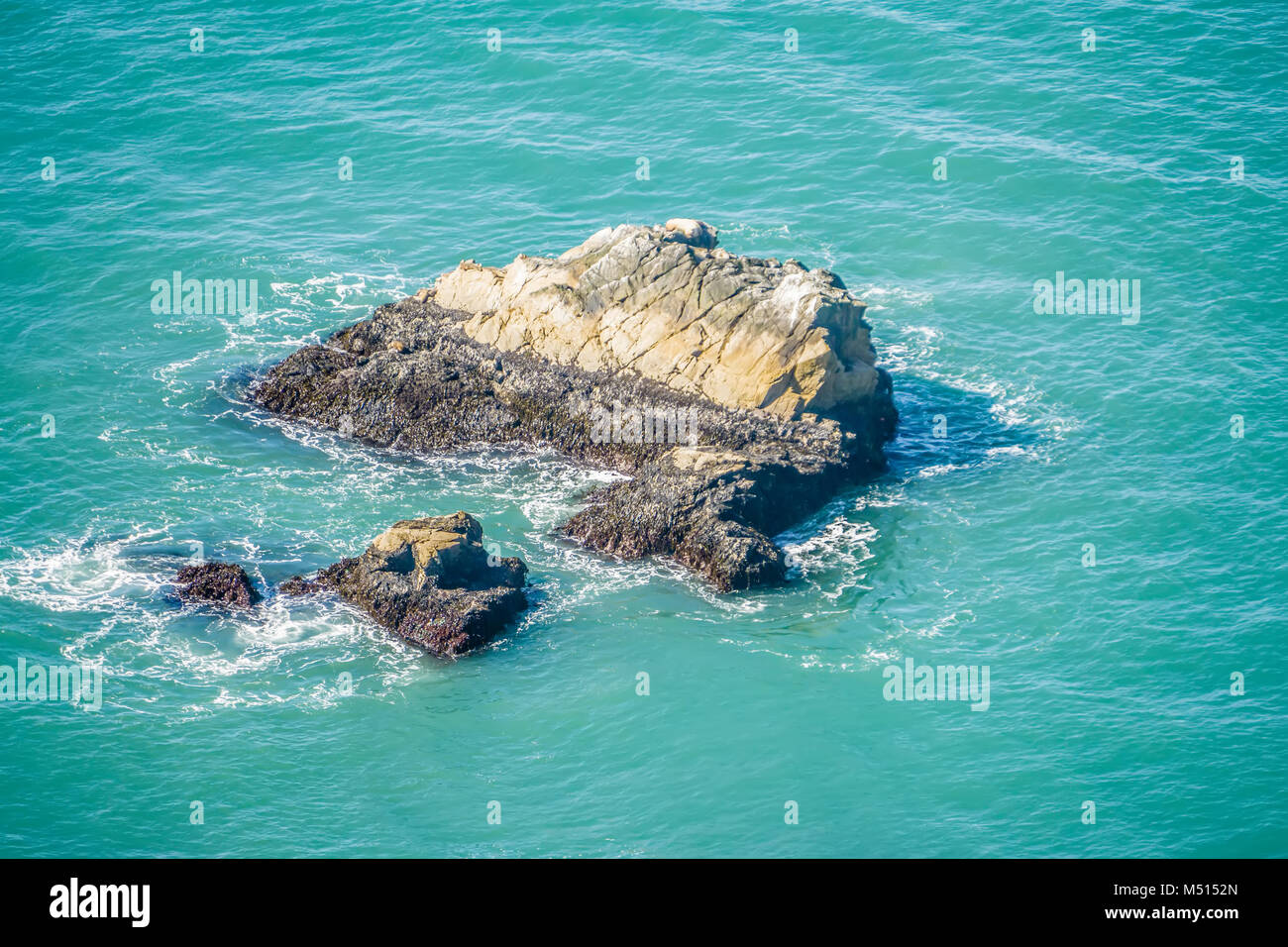pacific ocean coastal cliff scenes Stock Photo - Alamy