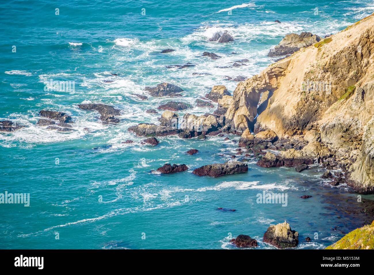 Cliff scenes hi-res stock photography and images - Alamy