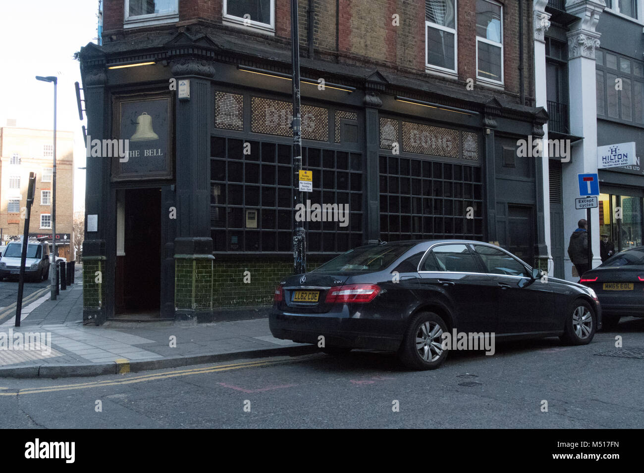 Pub aldgate hi-res stock photography and images - Alamy
